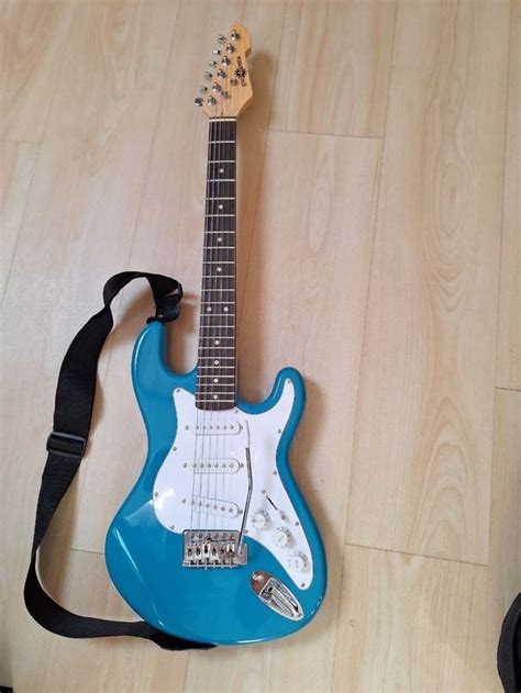 Blaue E Gitarre Für Kinder Mit Verstärker And Tasche Kaufen Auf Ricardo