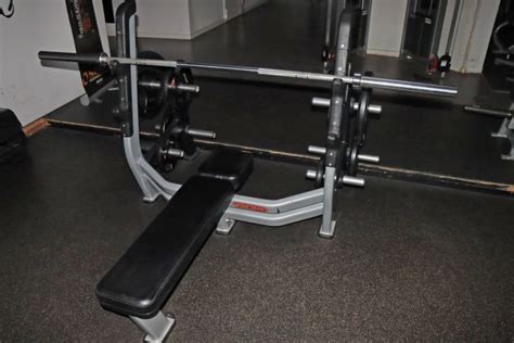 Star Trac Exercise Bench With Barbell And Weights Ps Auction We Value The Future Largest