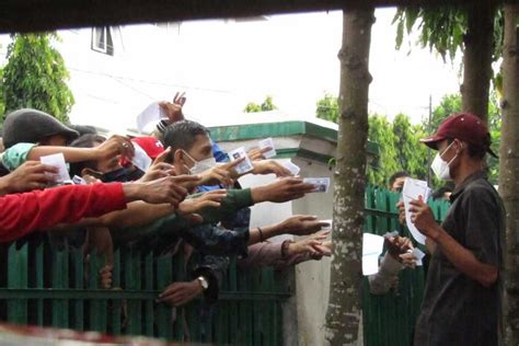 Kronologi Ribuan Warga Lampung Berdesakan Antre Vaksin Di Kantor Dinkes Gara Gara Antusias Ikut