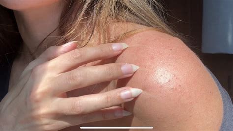 Nail Goddess Back Scratching Natural Long Sharp Nails Shoulders