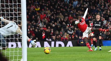 Arsenal Vence West Ham E Lidera Premier League