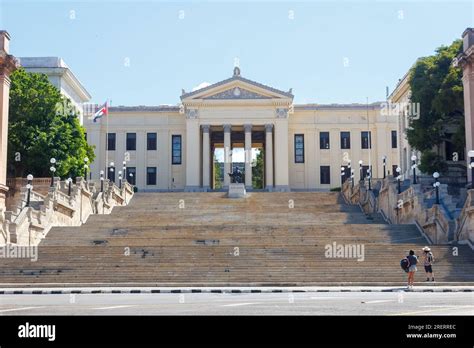 Havana Cuba People Stand By The Havana University Steps The Facade Of The National Landmark