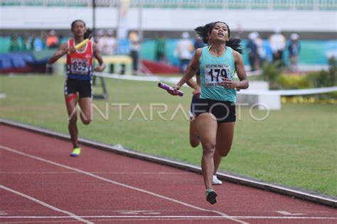 Emas Lari Estafet Putri Jatim Antara Foto