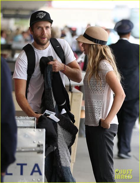 Teresa Palmer And Mark Webber Kiss Kiss At Lax Photo 2857141 Teresa