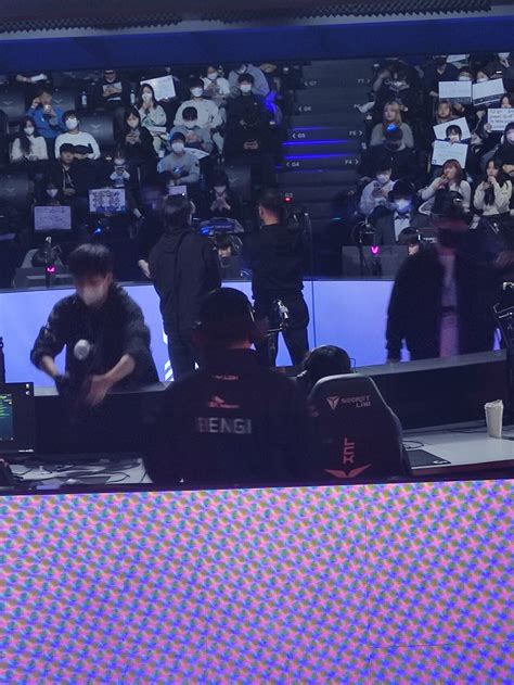 웅장한 그의 뒷모습 롤 리그 오브 레전드 에펨코리아