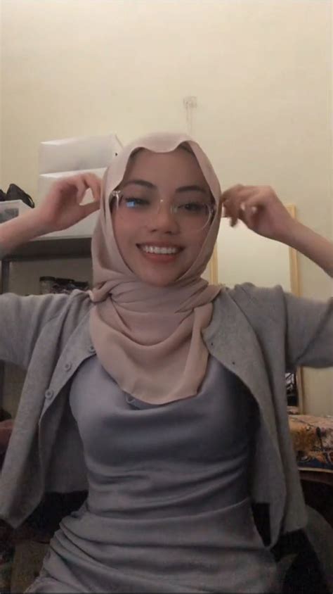 Pin By Susan On Awek Tudung Seksi Pretty Girl Face Pretty Girl