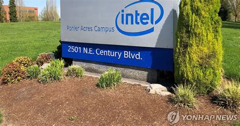 인텔 Asml 차세대 노광장비 첫 도입삼성·tsmc와 경쟁 가속