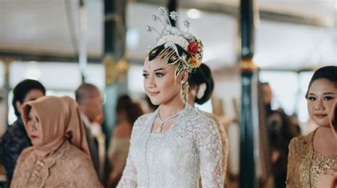 Sah Jadi Istri Kaesang Pangarep Karier Erina Gudono Ternyata Bukan