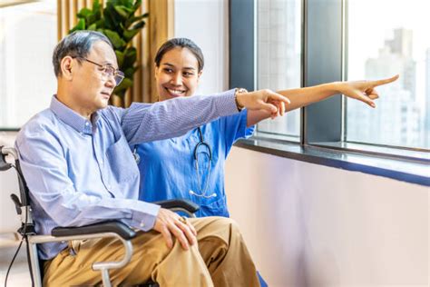 990개 이상의 울타리 너머 담소 나누기 이미지 스톡 사진 그림 및 Royalty Free 이미지 Istock