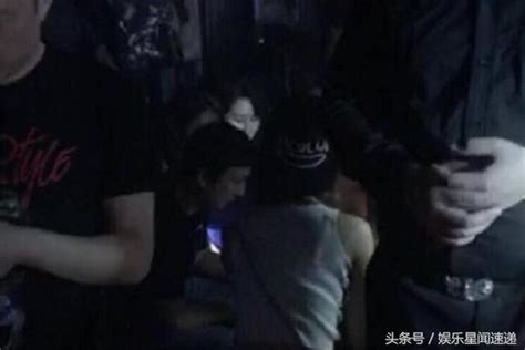王思聰現身某夜店狂歡被美女包圍，大家把注意力放在第3張 每日頭條