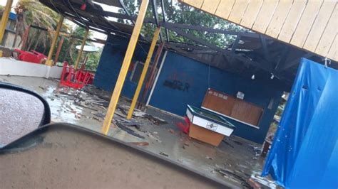 Temporal Com Chuva De Granizo Destelha Casas Derruba Postes E Causa