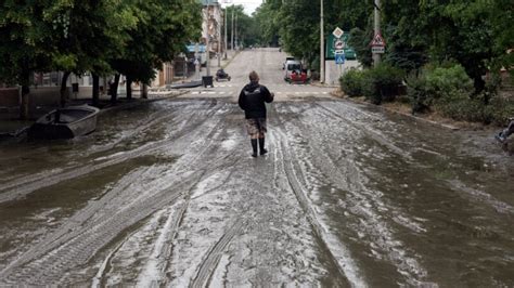 Російський обстріл рятувальників у Херсоні одна людина загинула ще