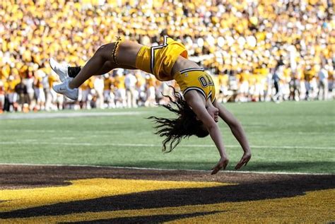 Wyoming Cheerleader Cheerleading Cheerleader Images Football