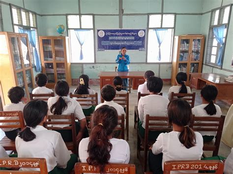 မန်တုံမြို့နယ် လူထုအခြေပြုဗဟိုဌာန Community Centre ခန်းမ၌ လူငယ်ရေးရာ အသိပညာပေးဟောပြောပွဲ ဆောင