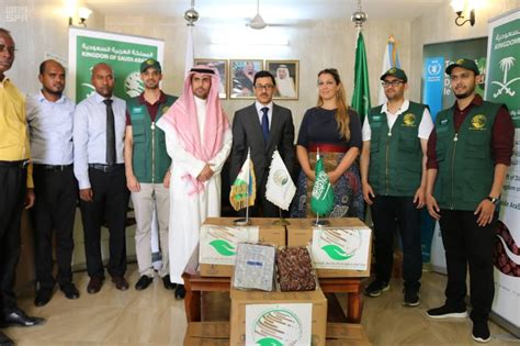 عام مركز الملك سلمان للإغاثة يسلّم 200 طنًا من التمور لبرنامج الأغذية