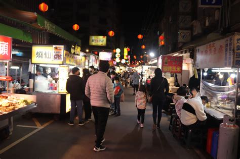 Taoyuan Night Market 桃園觀光夜市 Foreigners In Taiwan 外國人在臺灣