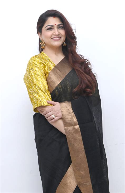 Kushboo ఆ సీనియర్‌ హీరోతో రొమాన్స్‌ చేసినందుకు టబుపై ఖుష్బూ ఫైర్ Namasthe Telangana