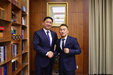 Ерөнхийлөгч УХүрэлсүх гавьяат тамирчин ЭЦэндбаатар нарт баяр хүргэв