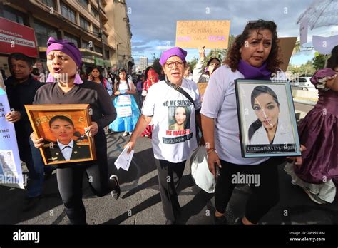 Marcha Del Dia De La Mujer Hi Res Stock Photography And Images Alamy