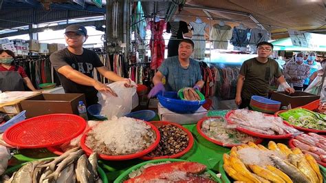 鱈魚7片500全台最便宜 客人搶到暴動了 台南果菜市場 士官長海鮮叫賣 怡安路二段102號 海鮮拍賣 叫賣哥 Seafood Auction