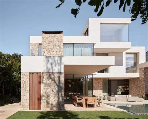 Desain Rumah Mewah Dengan Bioskop Bar Dan Spa Minimalis