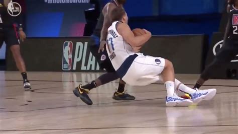 Video Luka Doncic Goes Down With Scary Injury In 1st Quarter Vs