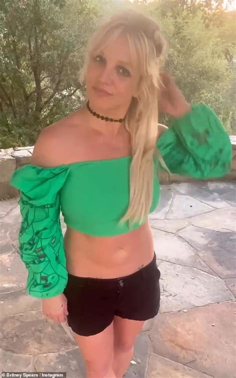 Britney Spears Shows Off Her Midriff While Flaunting Her Holiday