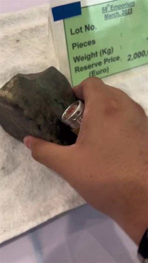 Video Credit အိမ်မက်တွေက စျေးကြီးလိုက်တာကွာ Video Credit By ရွှေမန္တလာမြေ ကျောက်မျက်ရတနာရောင