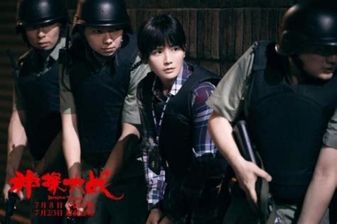 年度爽片《神探大战》点映双平台破9分 最新特辑刘青云为求效果勇闯激流tom明星