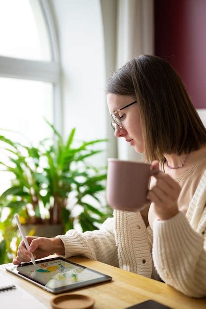 Premium Photo Adult Female Illustrator Working On Tablet Device