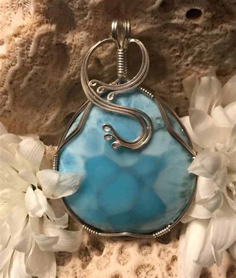Lily Larimar фото