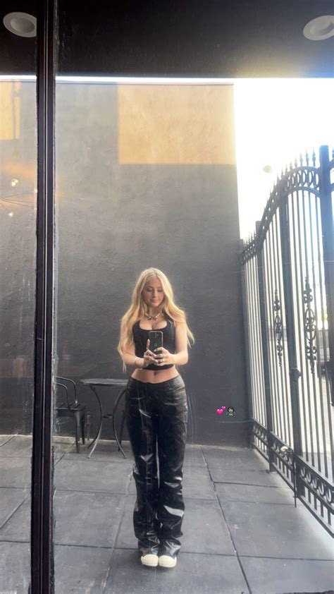 Lexi Drew Nue Photos Biographie News De Stars LES STARS NUES