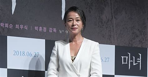 [t포토] 조민수 눈부신 화이트 패션