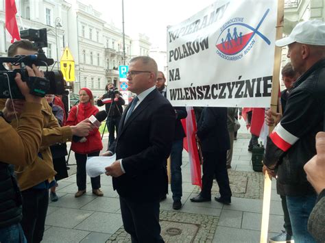 WARSZAWA Kolejny wiec w obronie polskich szkół na Wileńszczyźnie VIDEO Niezależna Gazeta