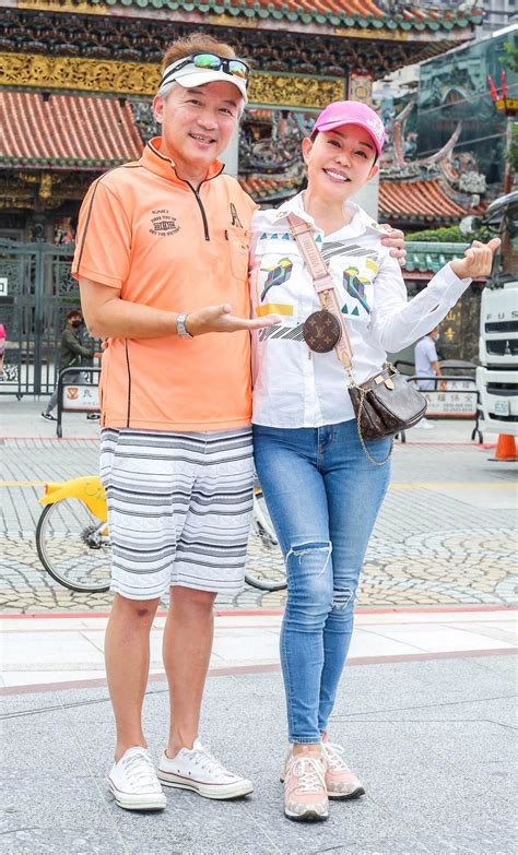 60歲狄鶯僅念到國小三年級被酸不識字，逾50歲苦讀碩士畢業念到老花眼也不喊苦：要成為勇敢的媽媽