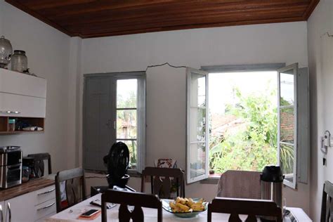 Nessa quarta 7 05 Casa histórica tem parede sustentada por fita