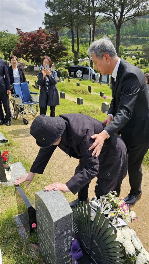 노태우 전 대통령 부인 김옥숙 여사 5·18 민주묘지 참배