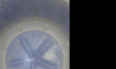 Lavarropas Gafa Hace Un Golpeteo Al Girar La Turbina Con La Mano Yoreparo