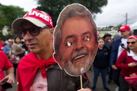 Pin em Política