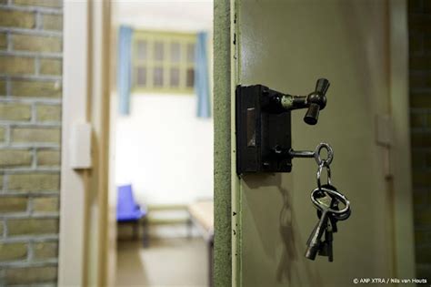 Sex Education Acteur Cel In Voor Zedenmisdrijven Ditjes En Datjes