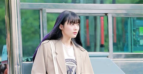 포토 위키미키 루시 시크하게 뚜벅뚜벅