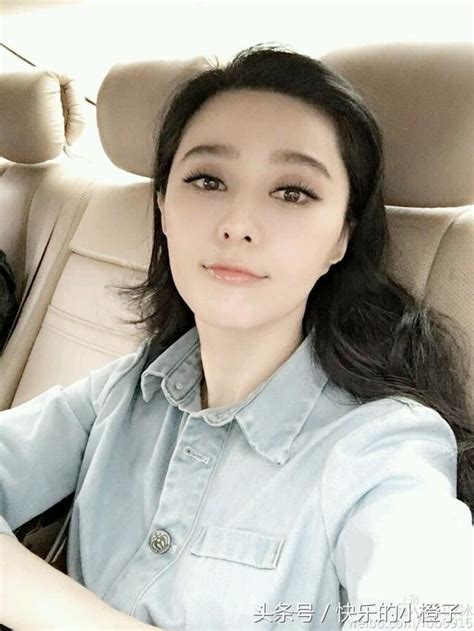 范冰冰李晨深夜秀恩愛，當街摟抱范爺小女人模樣十足，眼神酥炸了 每日頭條