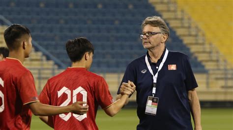 Chuyên gia U23 Việt Nam chưa đáp ứng yêu cầu HLV Troussier phải điều