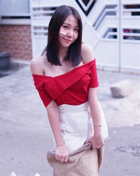 Biodata Jena Dammaya Selebgram Super Seksi Yang Fotonya Diburu Kolektor Dzargon