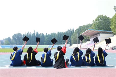 【2024毕业季】大连理工大学毕业照：循光而往踏歌行，出发！澎湃号·政务澎湃新闻 The Paper