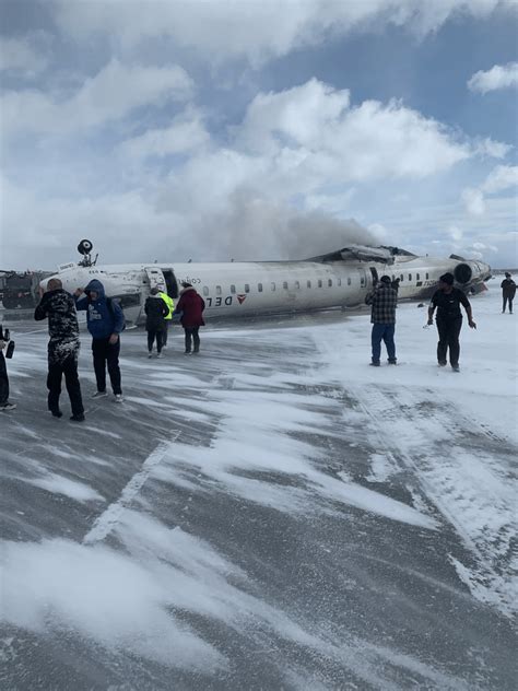 델타항공 캐나다 토론토 공항 착륙 중 전복사고 주식 에펨코리아