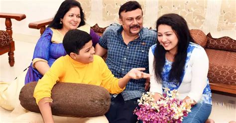 രോഹിത് നായർ എന്നാണ് വരന്റെ പേര് ആമസോണിൽ ആണ് ഇദ്ദേഹം വർക്ക് ചെയ്യുന്നത് എൻജിനീയറായിട്ടാണ്