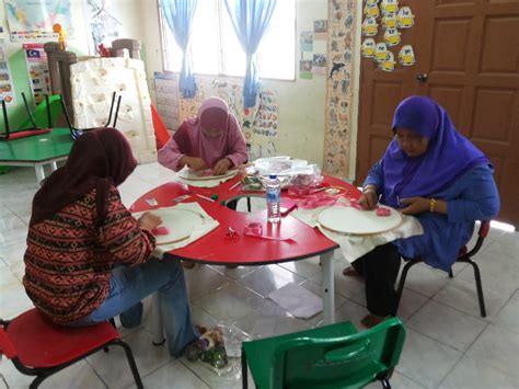 Suzana Mustafa Kursus Jahitan Asas Sulaman Reben Di Rembau