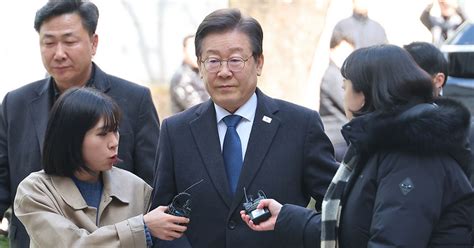 나란히 법정 선 이재명·김혜경 부부 모두 혐의 부인