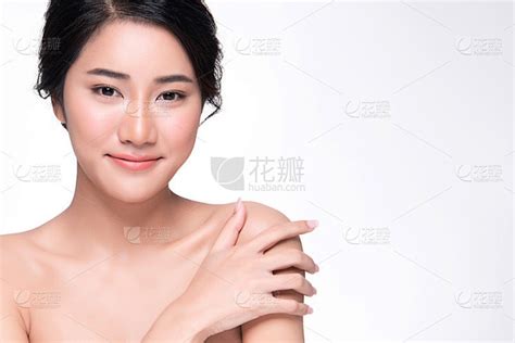 美丽的年轻亚洲女人，干净新鲜的皮肤，
